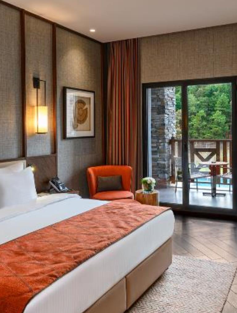 Deluxe Room With Large Bed, Forest And Biological Lake View - Elite ...